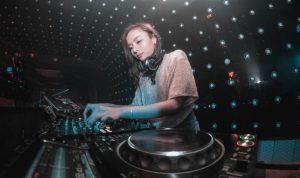 Irene Agustine, Selain Sebagai Model, Jago Di Bidang DJ - Radar ...